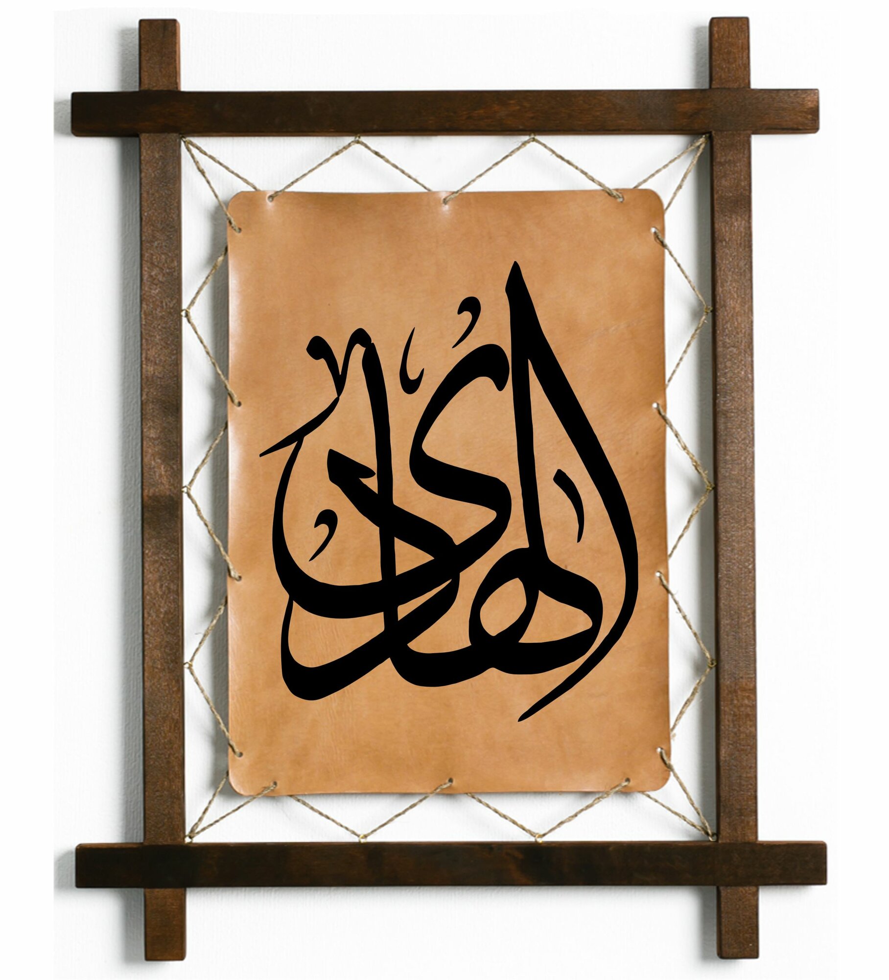 Интерьерная картина из натуральной кожи "Имя Аллаха Аль-Хадий", декоративное настенное панно в деревянной раме, BoomGift