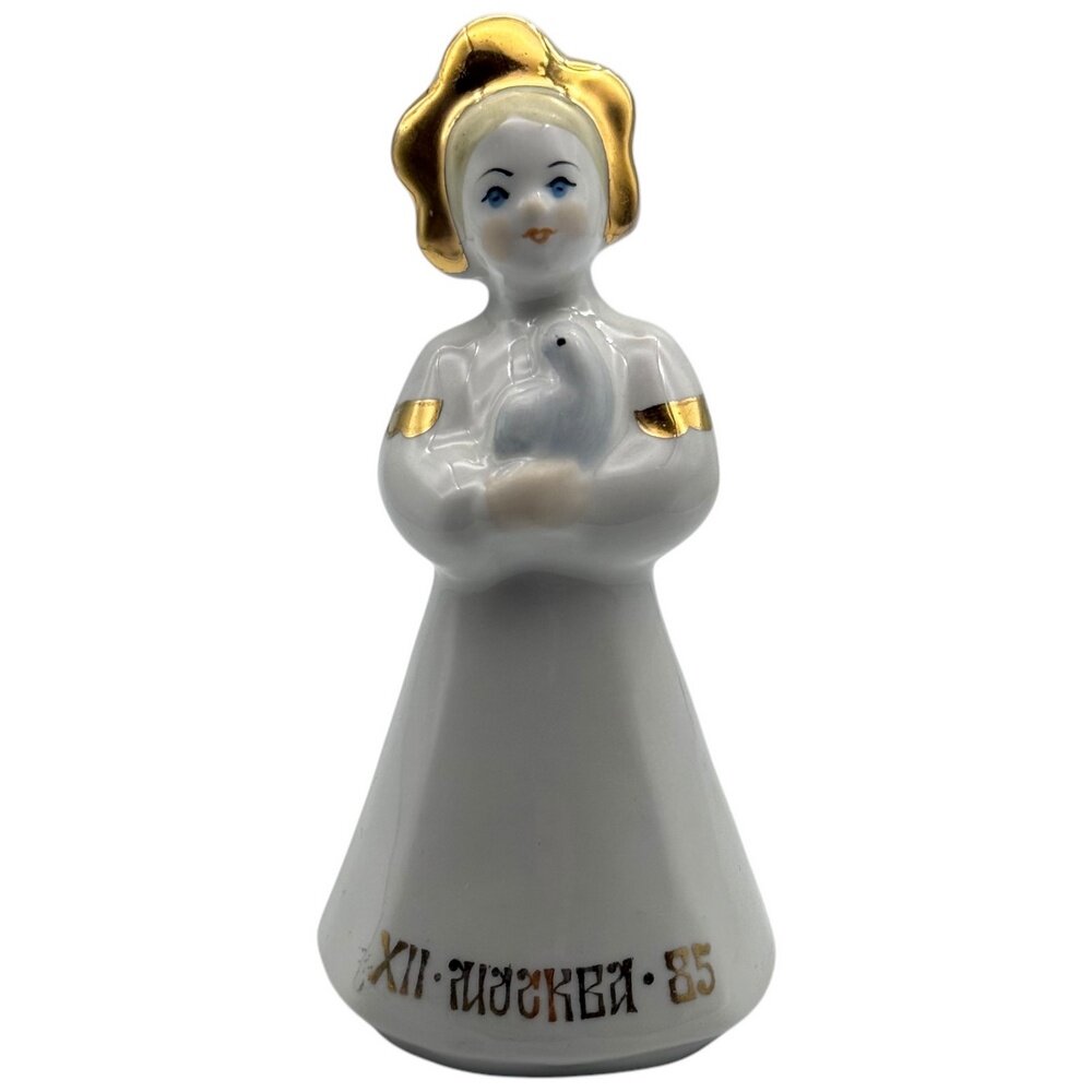 Фарфоровая статуэтка "Катюша фестивальная" 1985 г. Киев, СССР