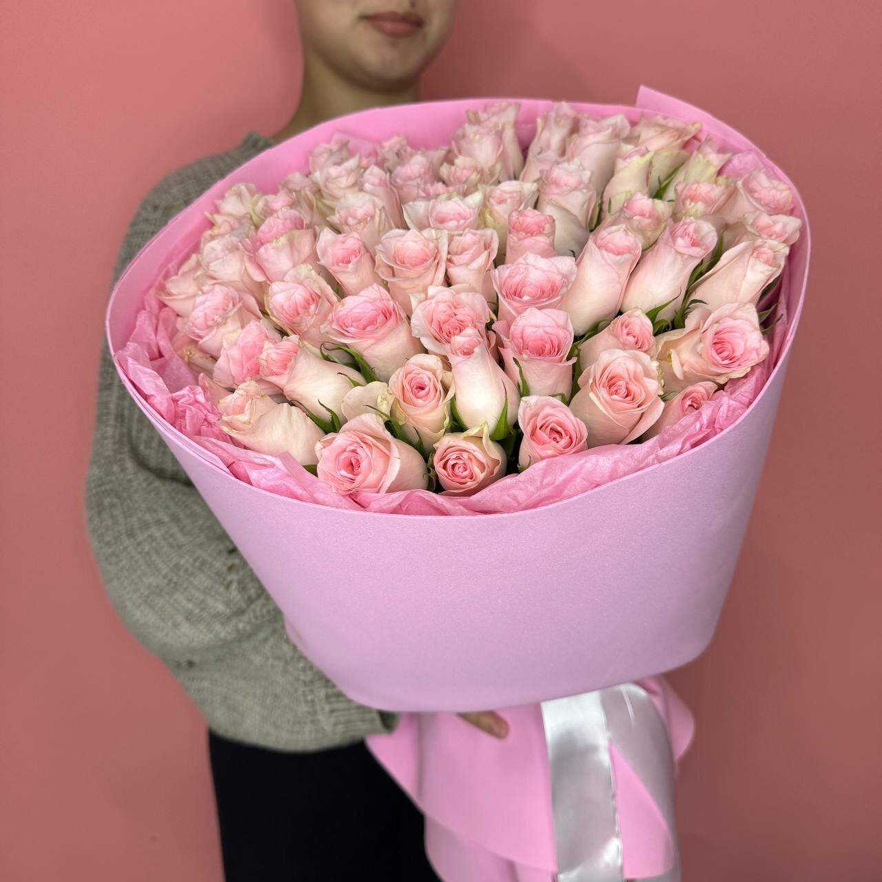 Букет из 51 голландской розы Фламинго