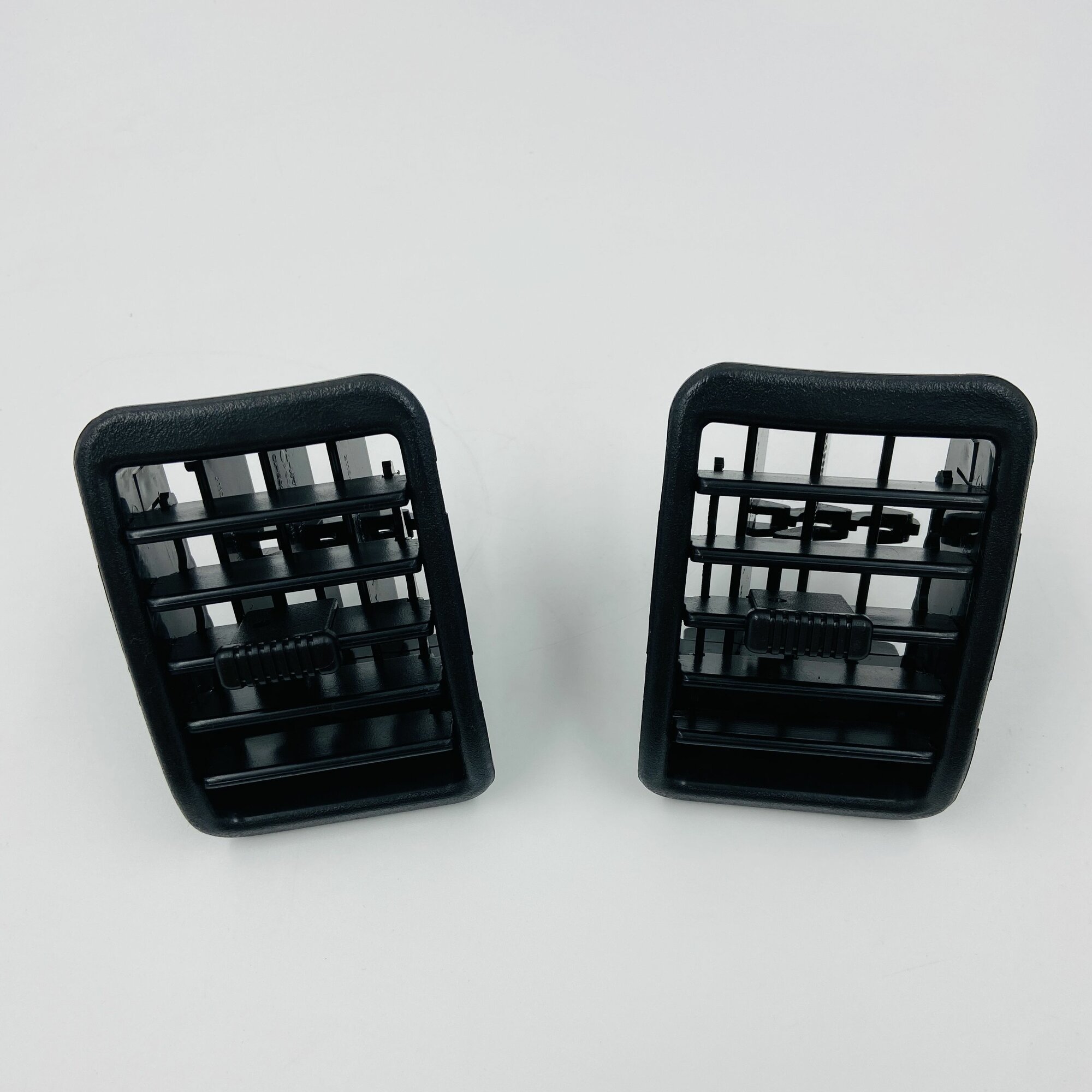 Дефлектор вентиляции кузова (салона) боковые подходит для ВАЗ 2110-2112 комплект 2 шт