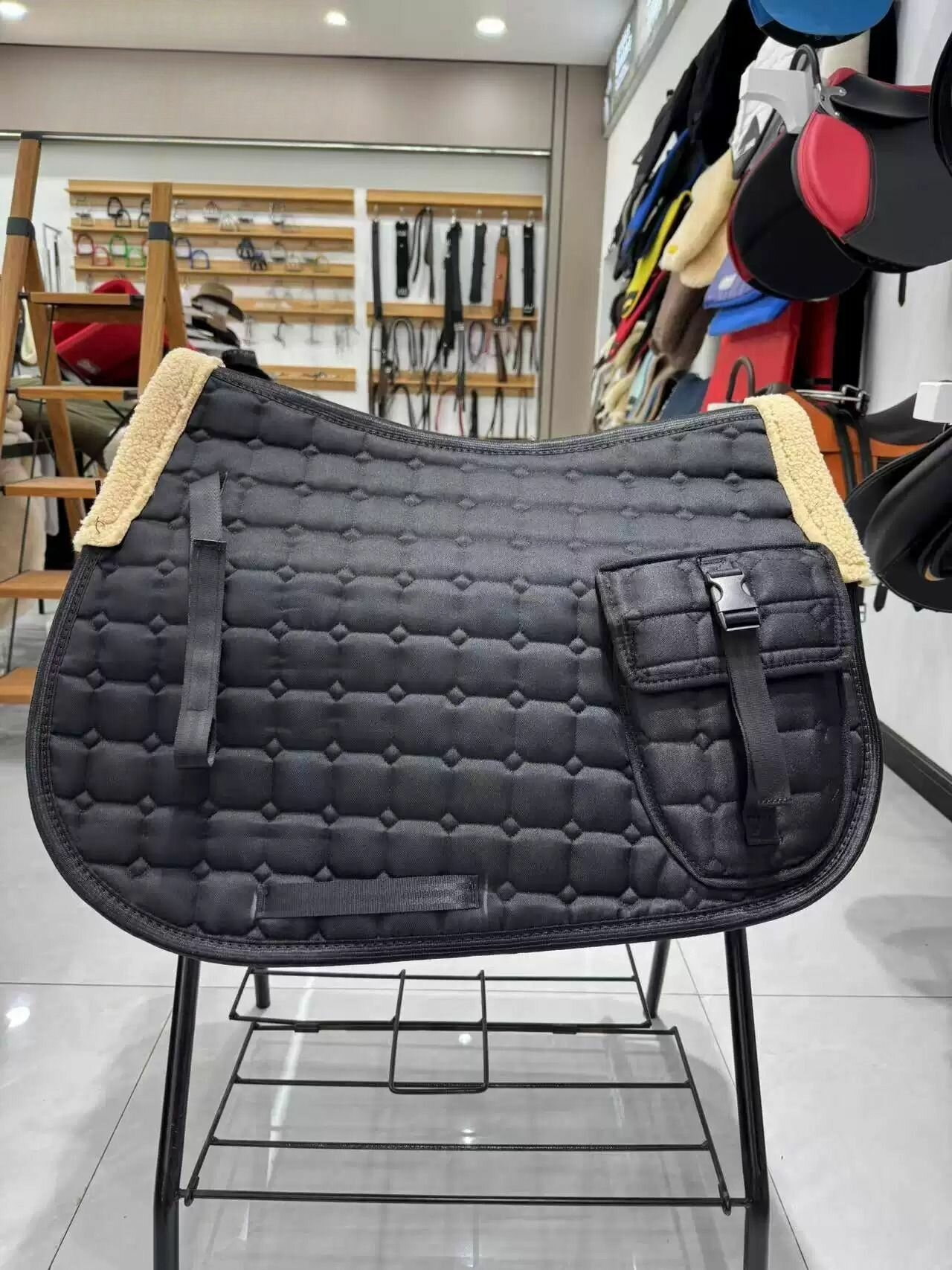 Универсальный вальтрап для лошади 60 см черный BL