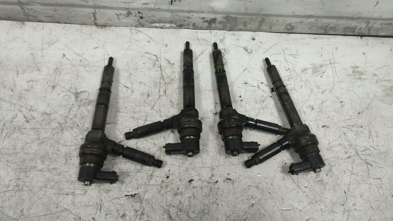 Форсунка топливная Opel Astra H (2004 - 2007) 0445110175