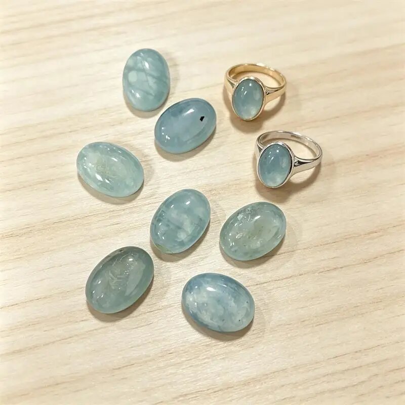 Овальные кабошоны из аквамарина 3x5-13x18 мм без отверстий 8x10mm