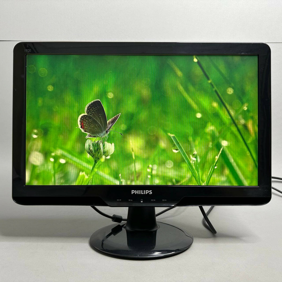 18.5" Монитор Philips 192E2SB2/62, 1366x768, TN+film, черный