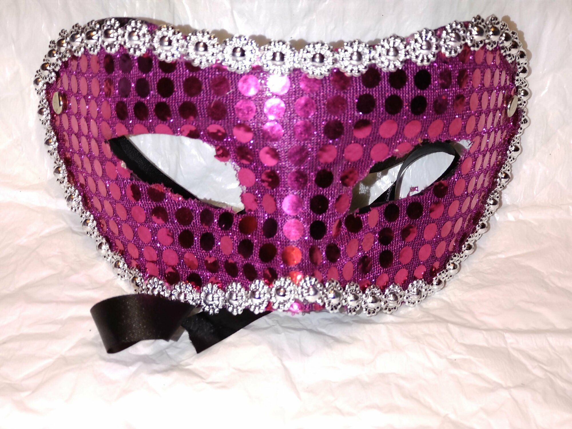 Карнавальная венецианская маска с кружевами . Бордовая.