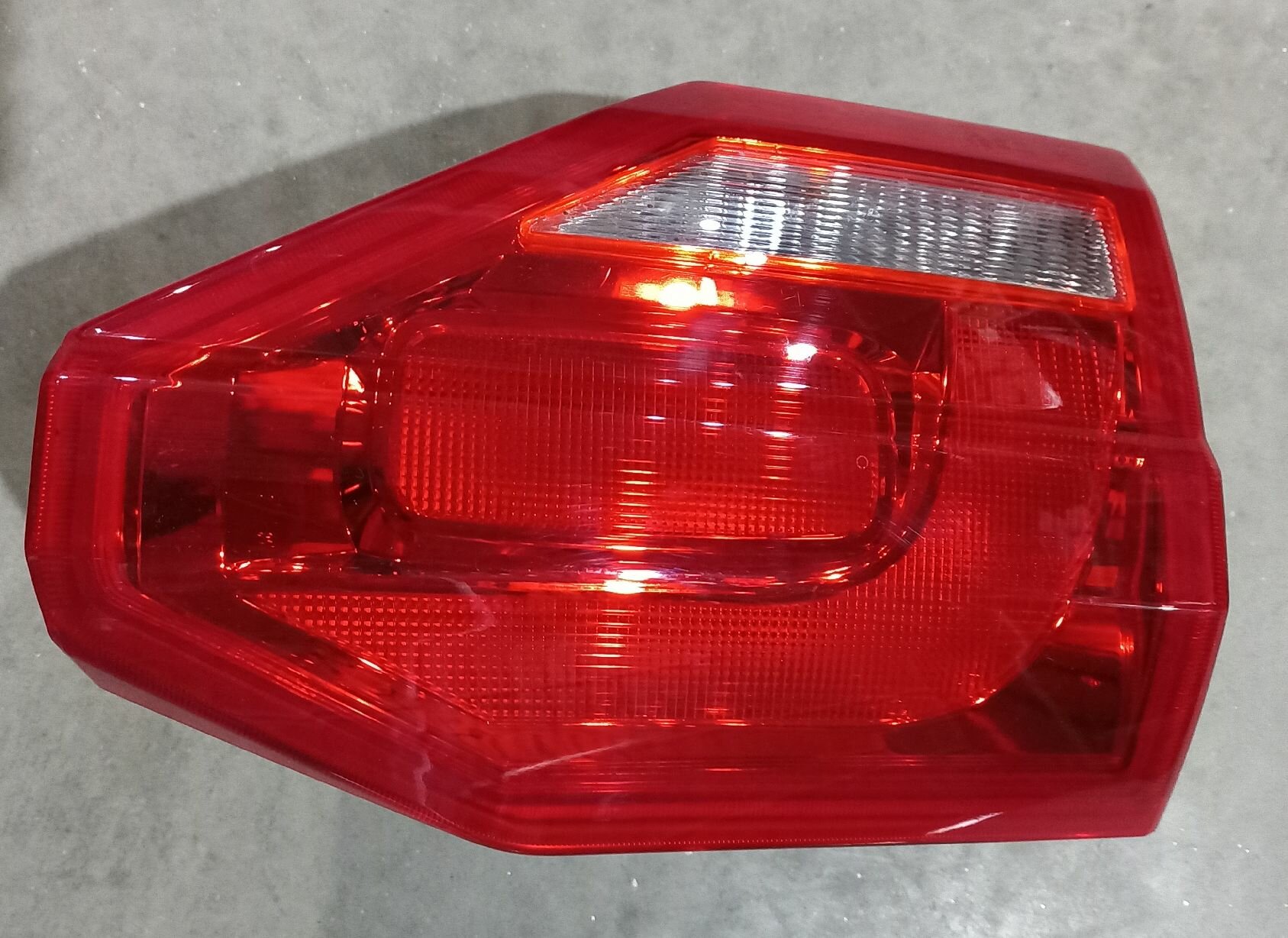 Фонарь пятой двери левый Lifan Myway [1.8 16V 5MT внедорожник] PBA4133500