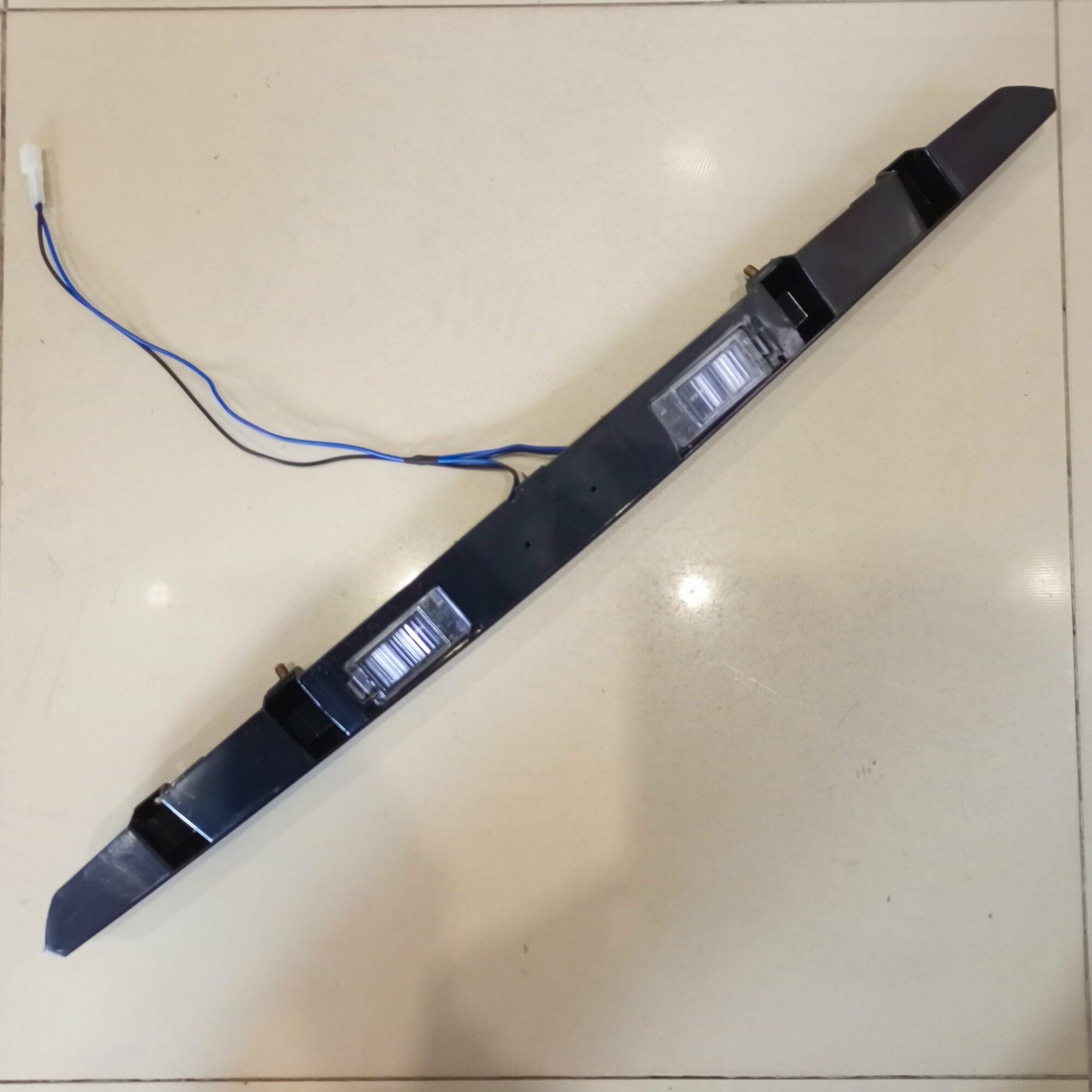 Молдинг крышки (ручка) багажника Daewoo Nexia N150 с подсветкой номера.
