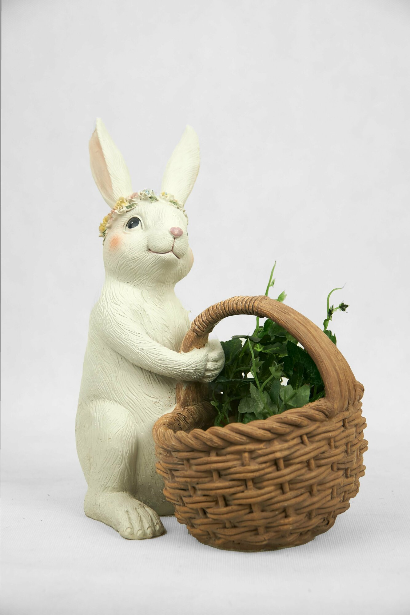 Декоративная фигурка Кролик с корзинкой 22х15х26 см Country Artists