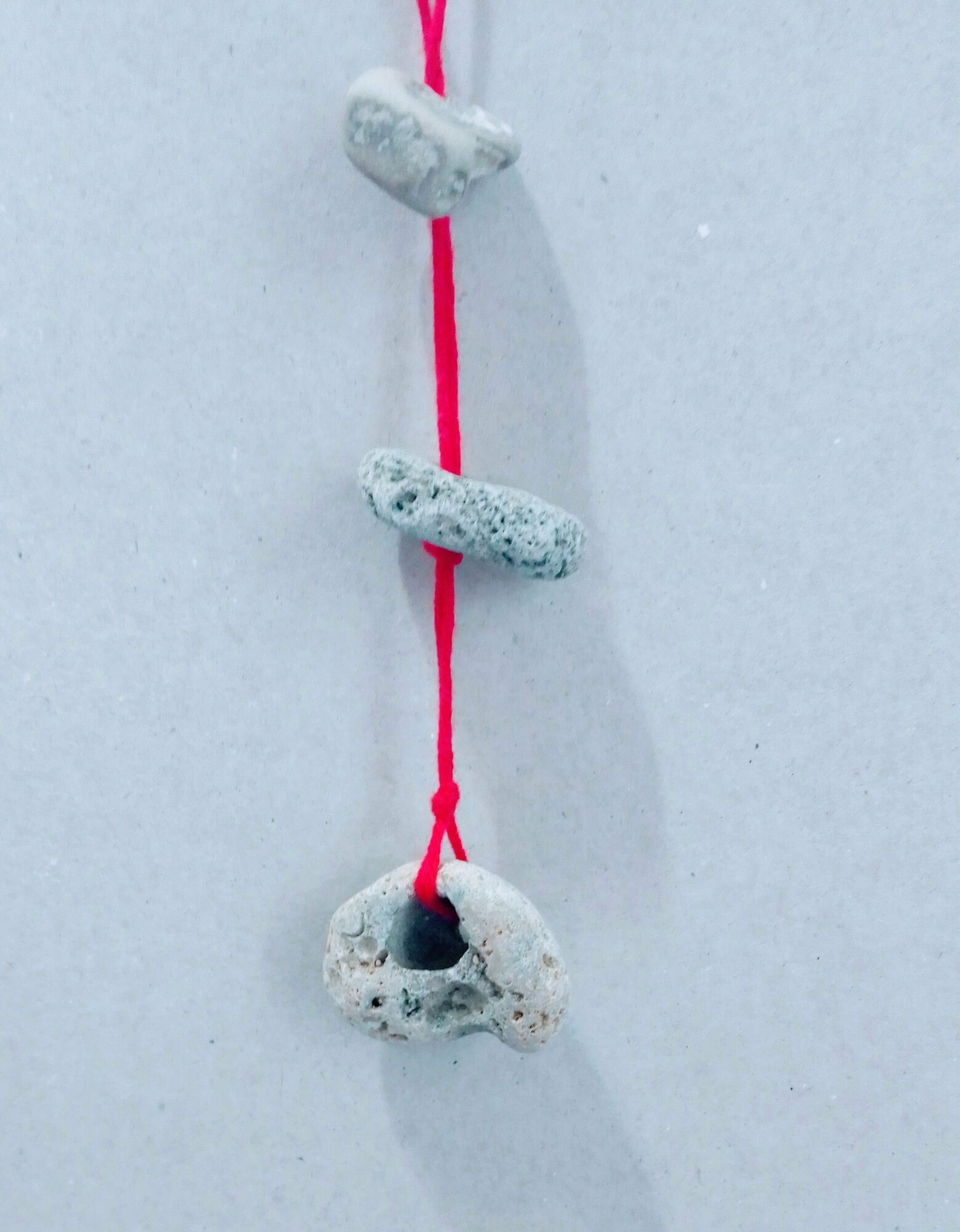 Оберег для дома "Рог изобилия". Куриный бог (камень с естественной дыркой)