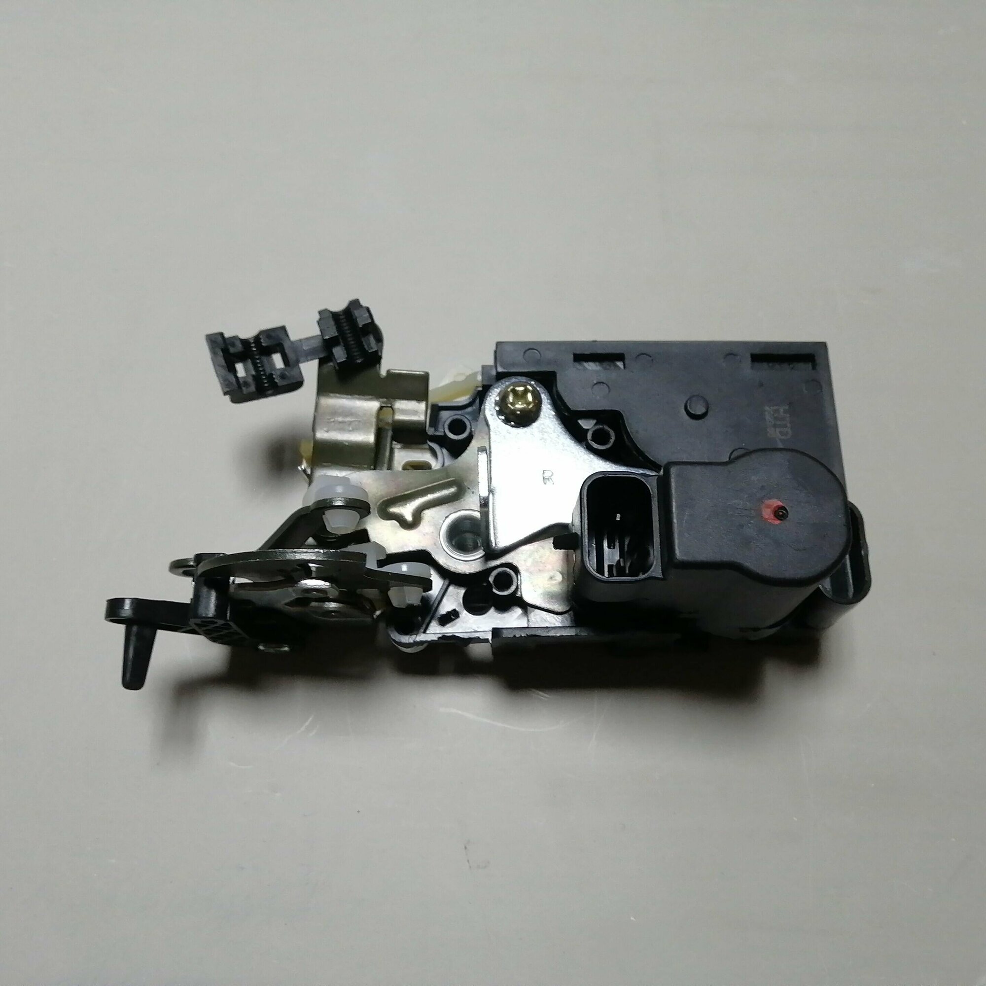 Замок двери задней правой Chery Tiggo [2.4 16V 5MT внедорожник 4X2] T116205040