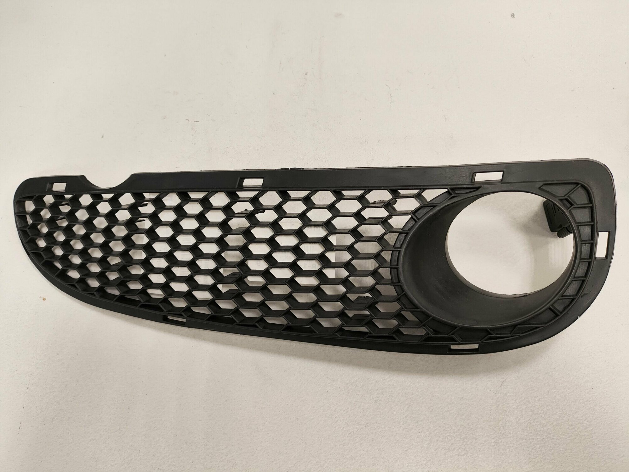 Решетка бампера правая Chery QQ6 [1.3 16V 5MT лифтбэк] S212803518