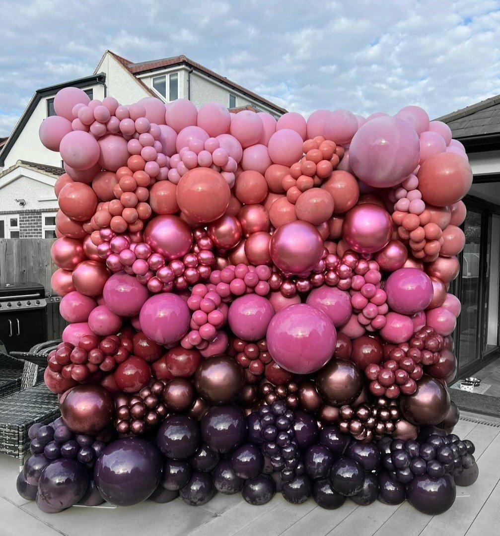Фотозона-стена из шаров "Градиент и благородство"