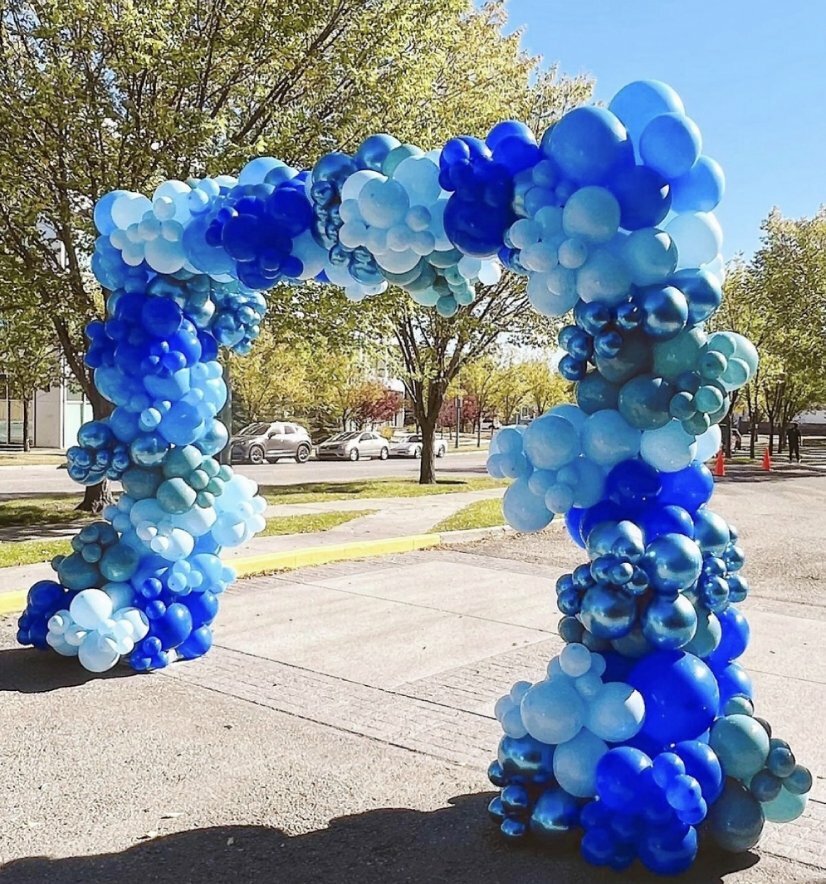 Голубая арка из шаров