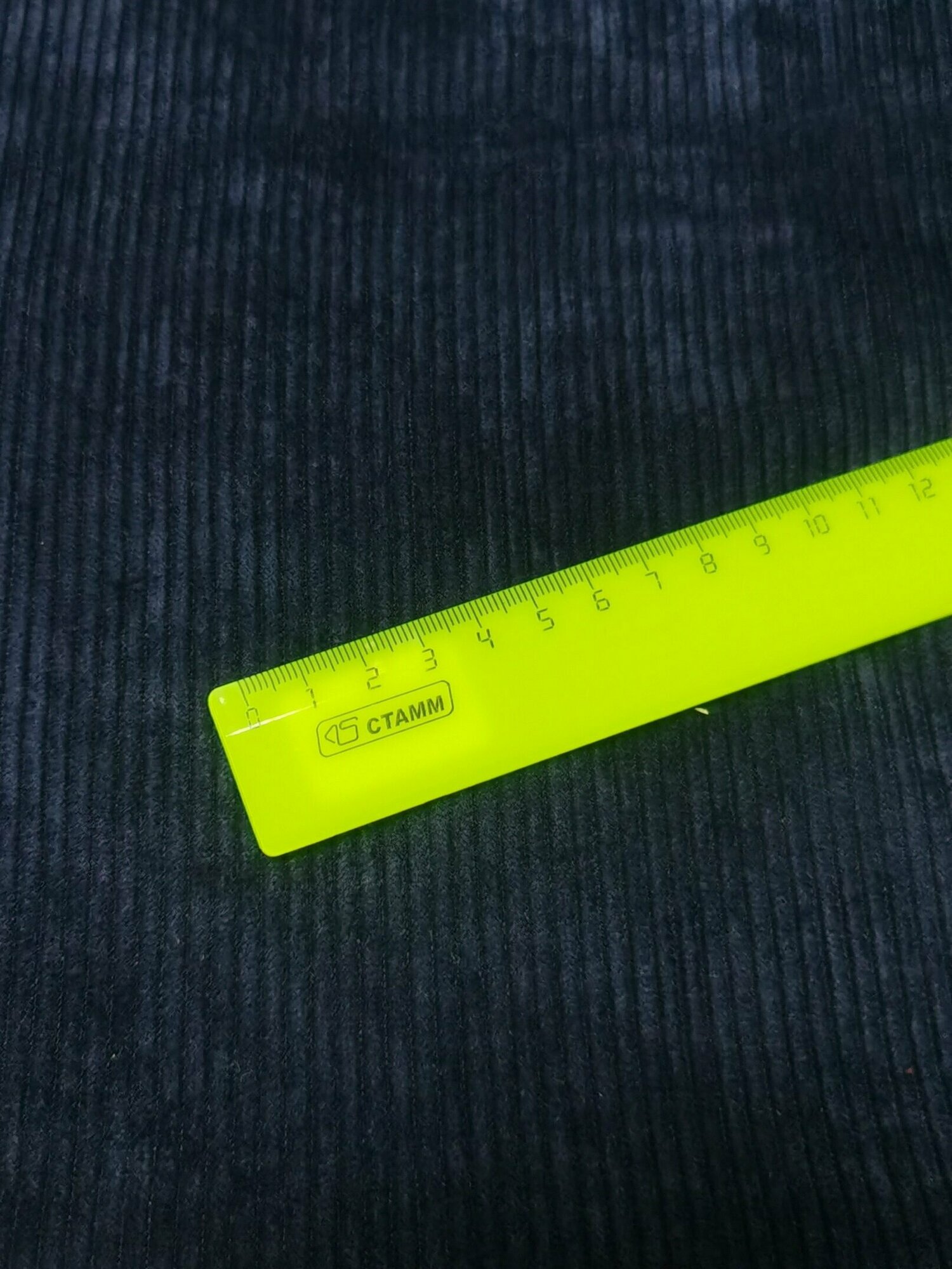 Вельвет в крупный рубчик , цвет темно-синего, плательный.