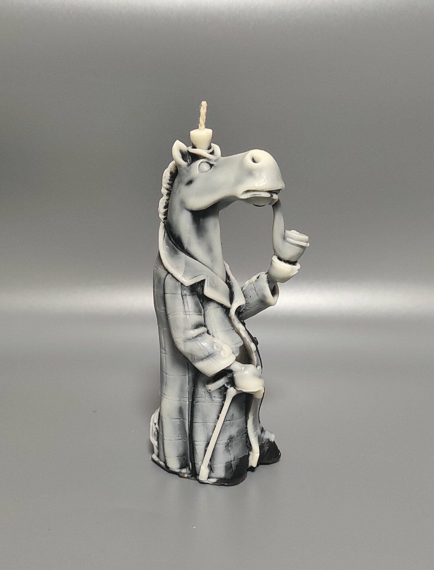 Свеча интерьерная ручной работы "Конь в пальто" Символ Года 2026