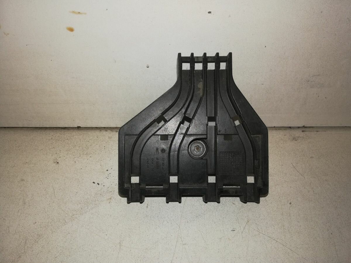 Кронштейн высоковольтных проводов 1.2 CBZ VW Golf