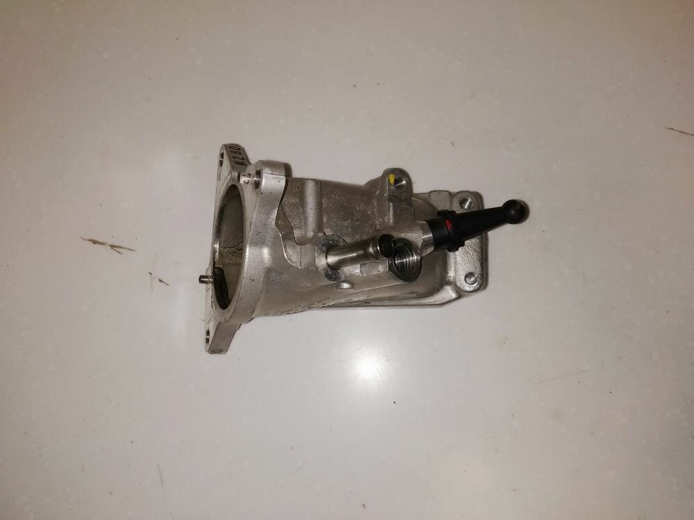 04L128637E Фланец соединительный VAG 04L128637E