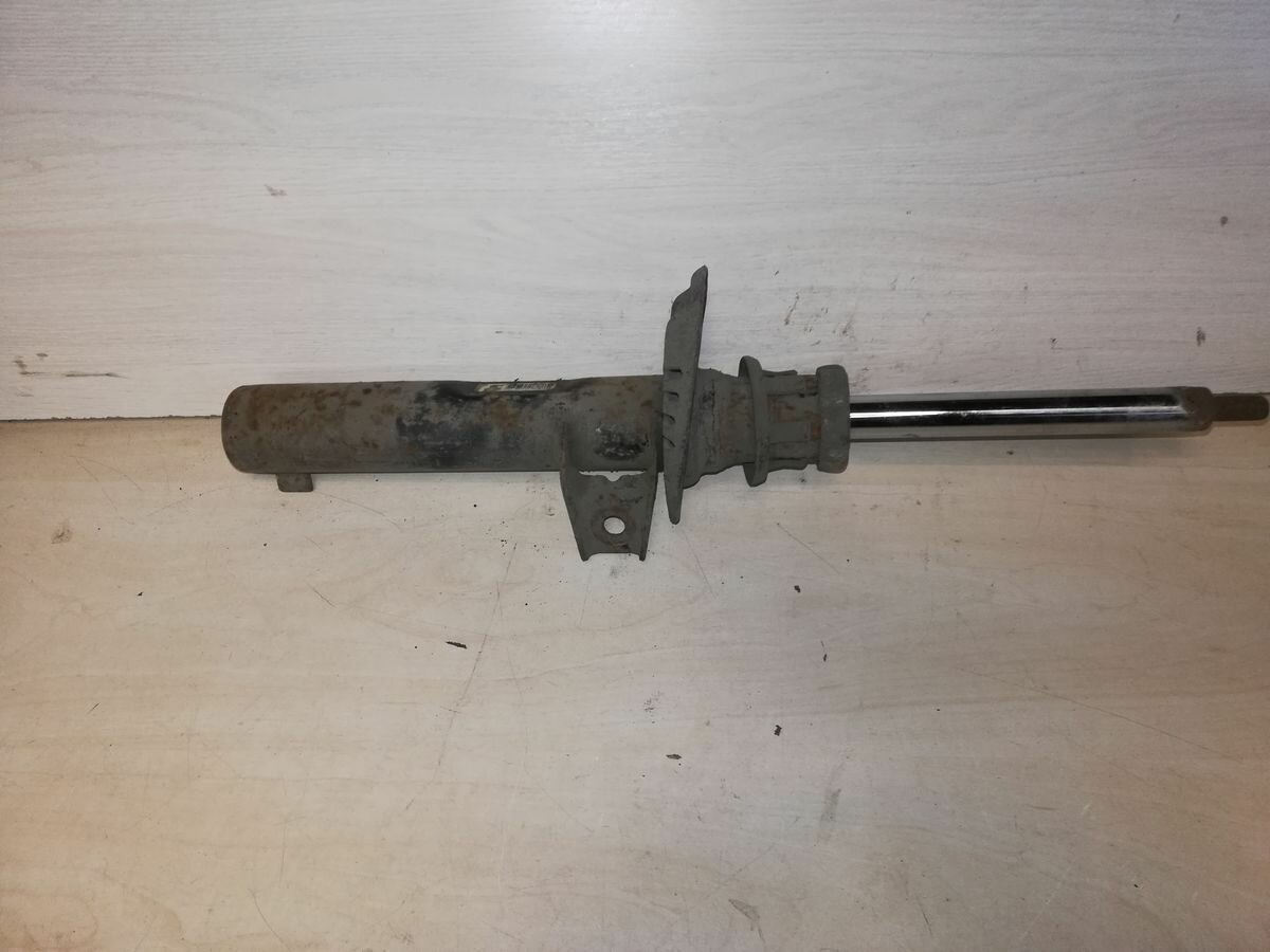 Амортизатор передний Skoda SyperB VW Passat B6 B7