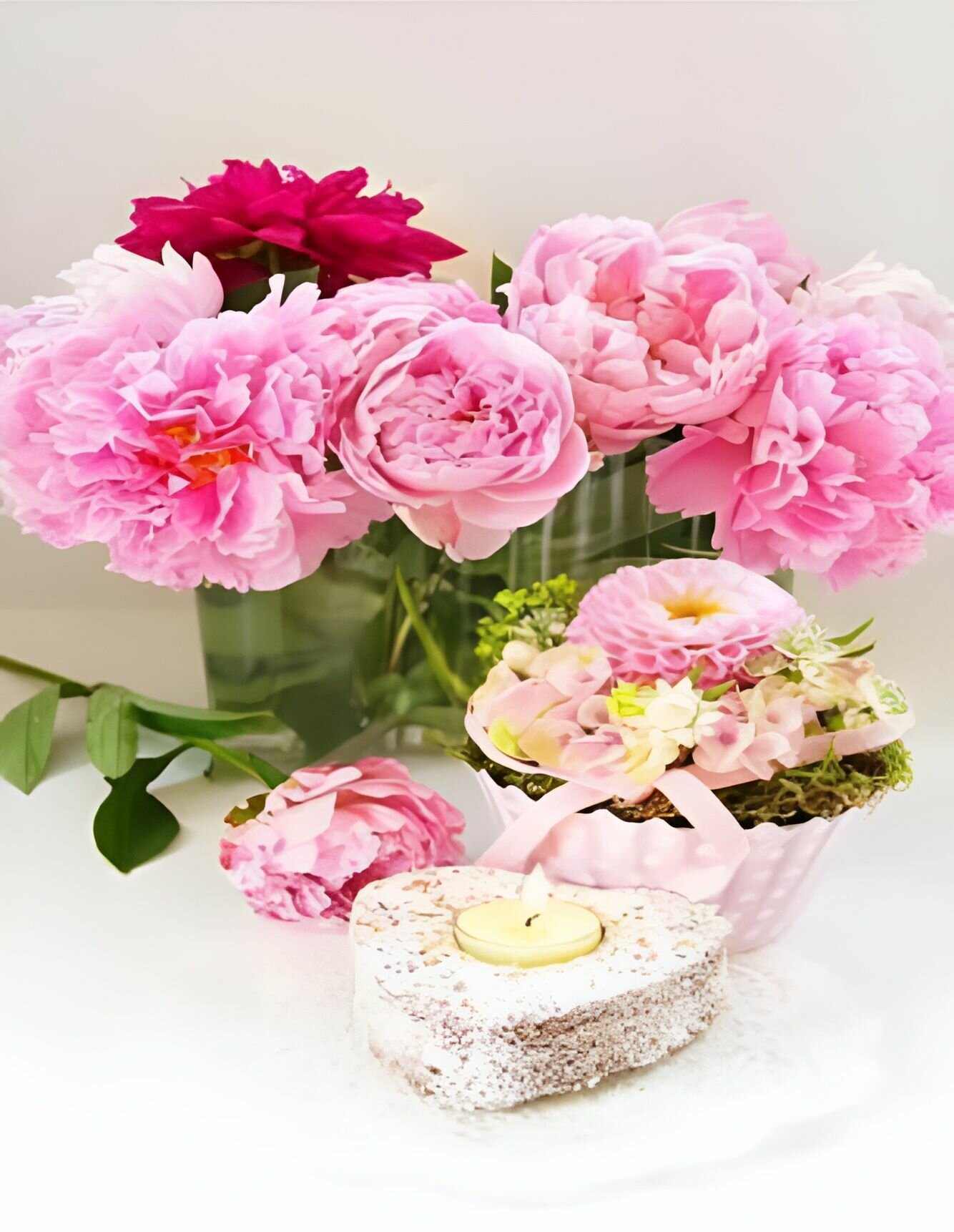 Алмазная мозаика 40х50 Пионы и свеча в форме сердца на холсте с подрамником (картина круглыми стразами)