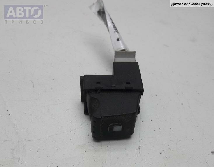 Кнопка открывания лючка топливного бака Volkswagen Passat B5+ (GP)