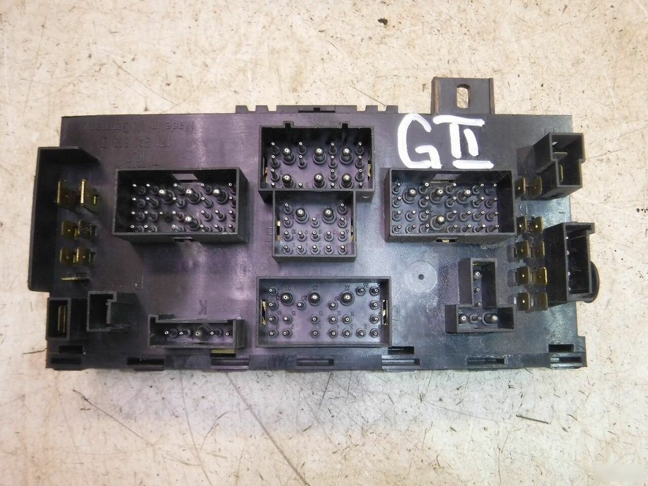 Блок предохранителей VW Golf II 171941813D