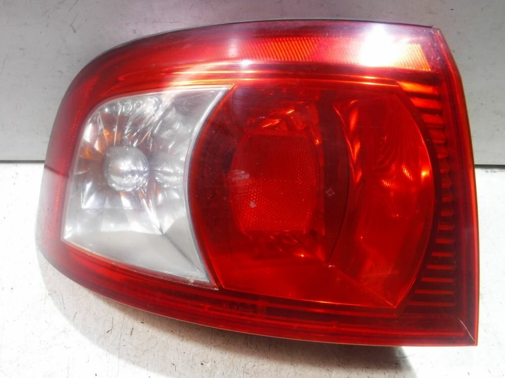 Фонарь задний левый Kia Magentis 924013C110