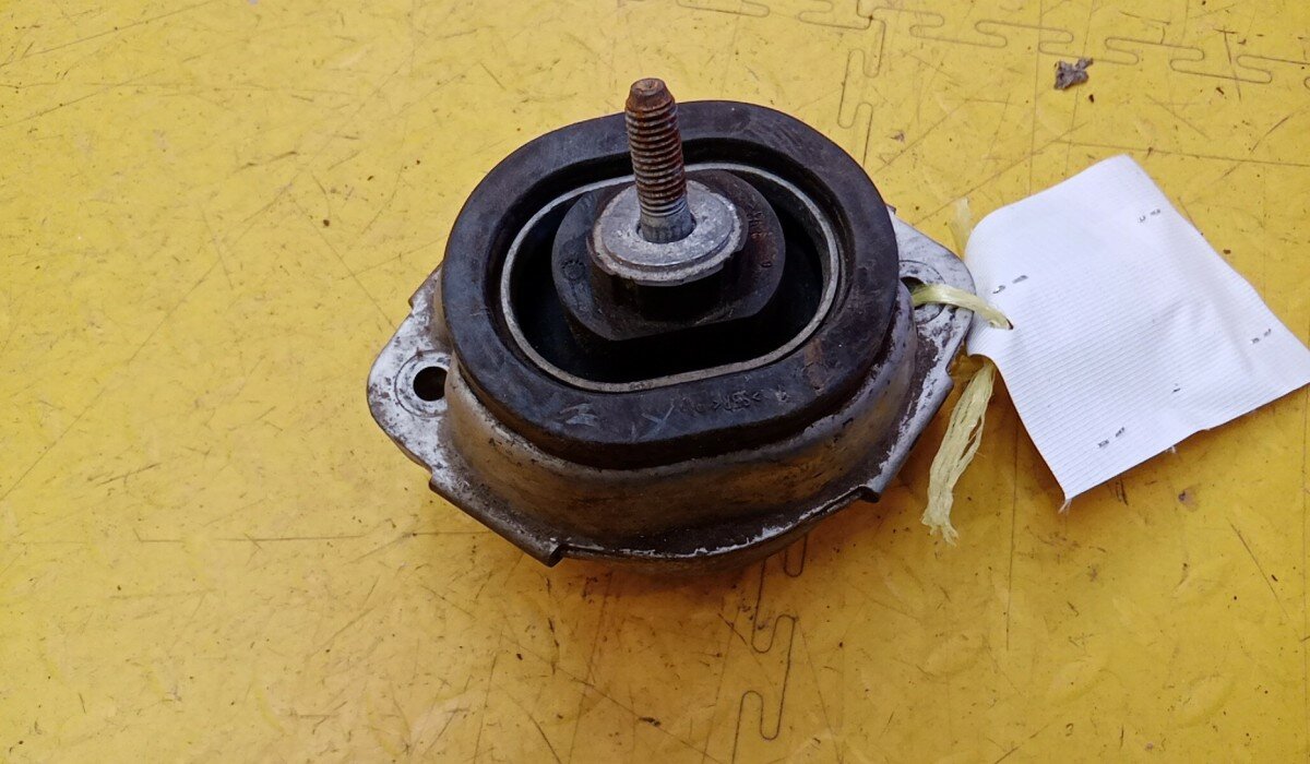 Опора двигателя X3 E83 BMW