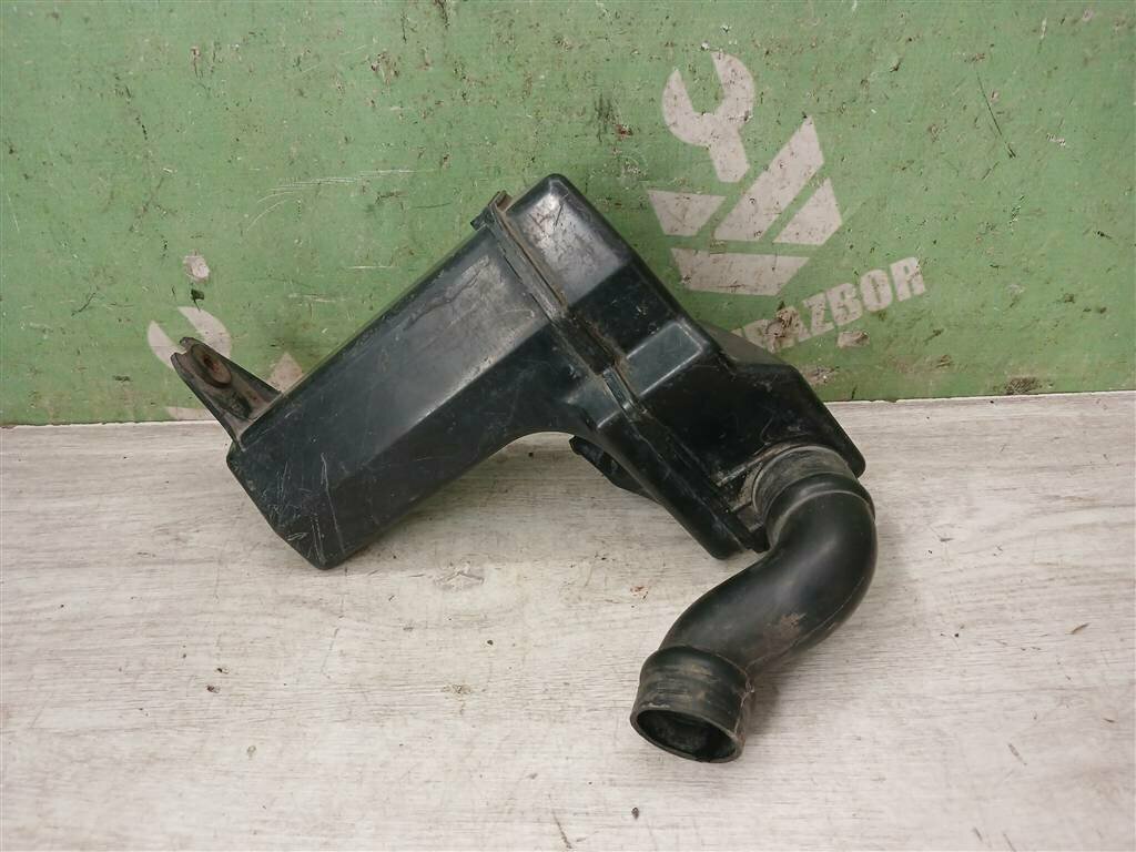 Резонатор воздушного фильтра Mazda 626 (GE) 1992-1997