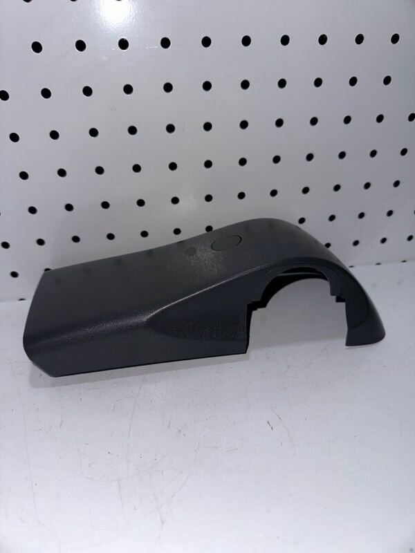 Крышка кронштейна зеркала нижняя правая MAN TGA/TGL/TGM (МАН ТГА ТГЛ ТГМ)