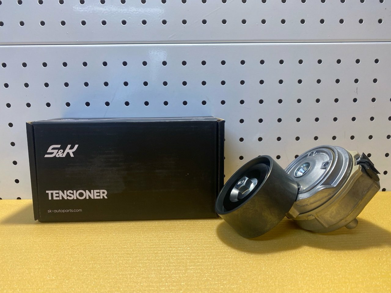 Натяжитель ремня в сборе MAN HOWO SITRAK D2066 D2676 MC13 MC11 (МАН хово ситрак)