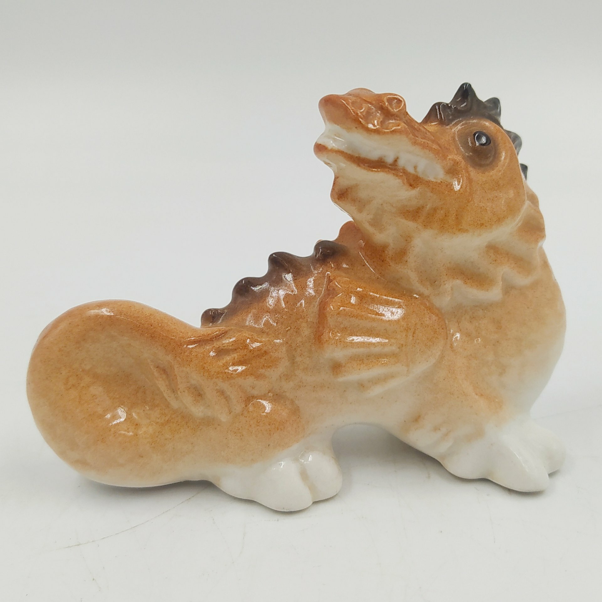 Статуэтка "Дракон", скульптор Т. С. Линчевская, фарфор, аэрография