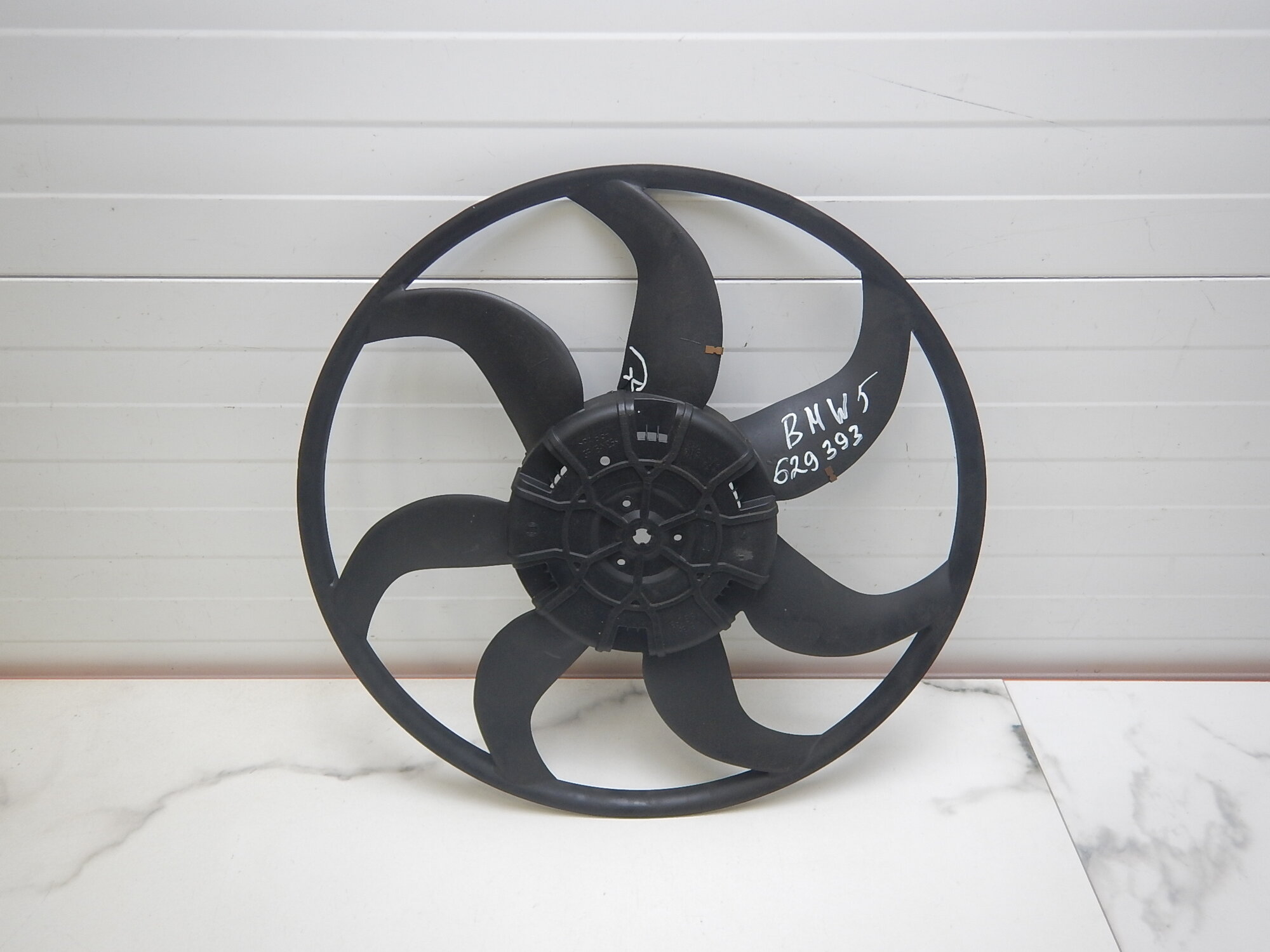 Б/У Вентилятор радиатора, BMW (БМВ)-5 (E39) (95-03) BMW 5 (E39) (95-03) Трещина. 629393 BMW арт. 3136613298
