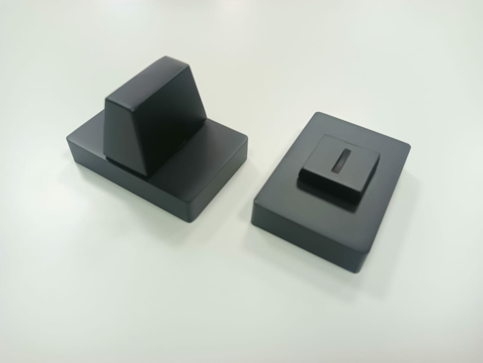 Накладка дверная с поворотной кнопкой, фиксатор LOCKSTYLE WC MPR цвет AL6 (черный матовый), 020234100