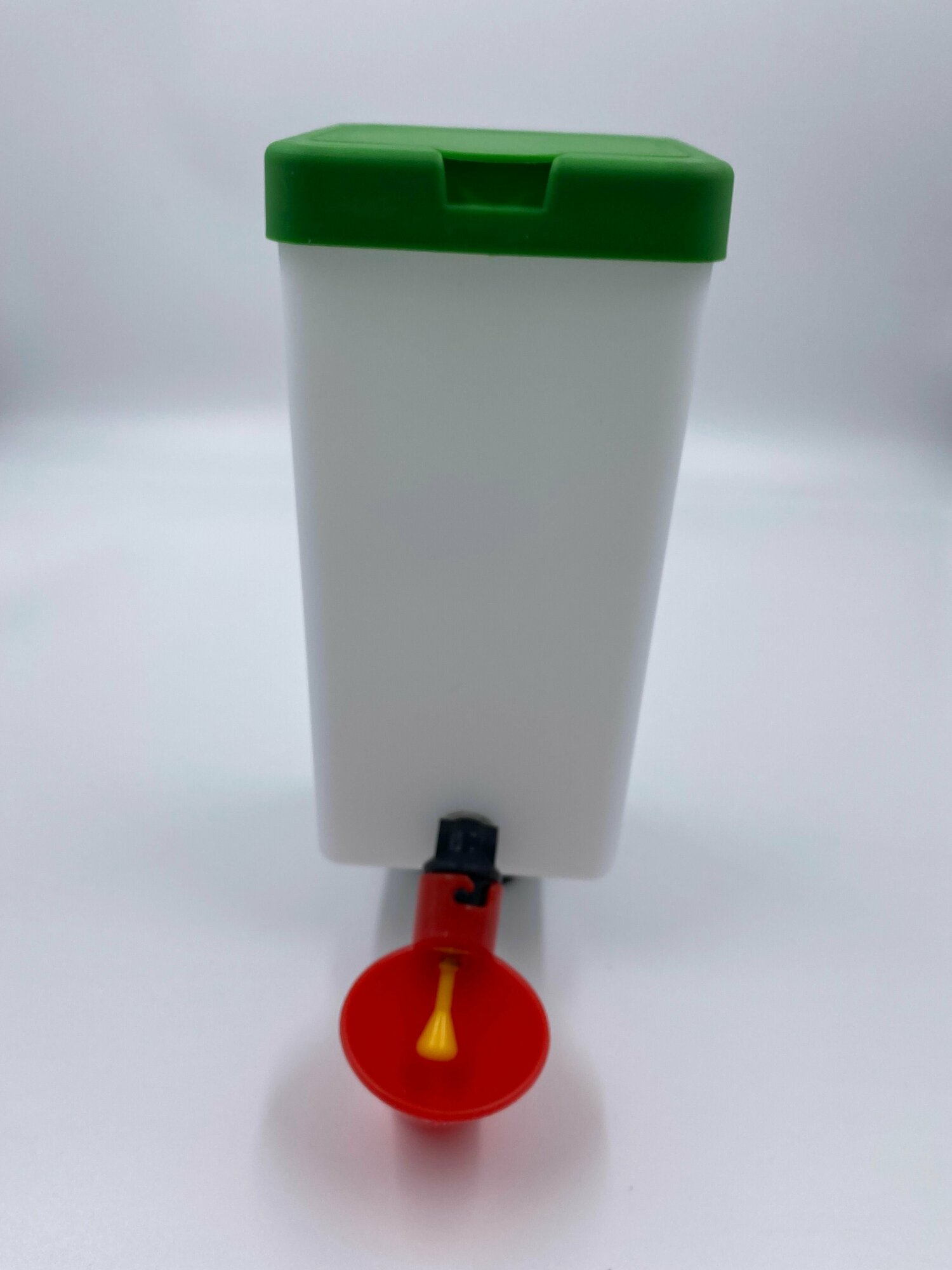 Поилка чашечная с бачком 1л для птиц с крепление на клетку