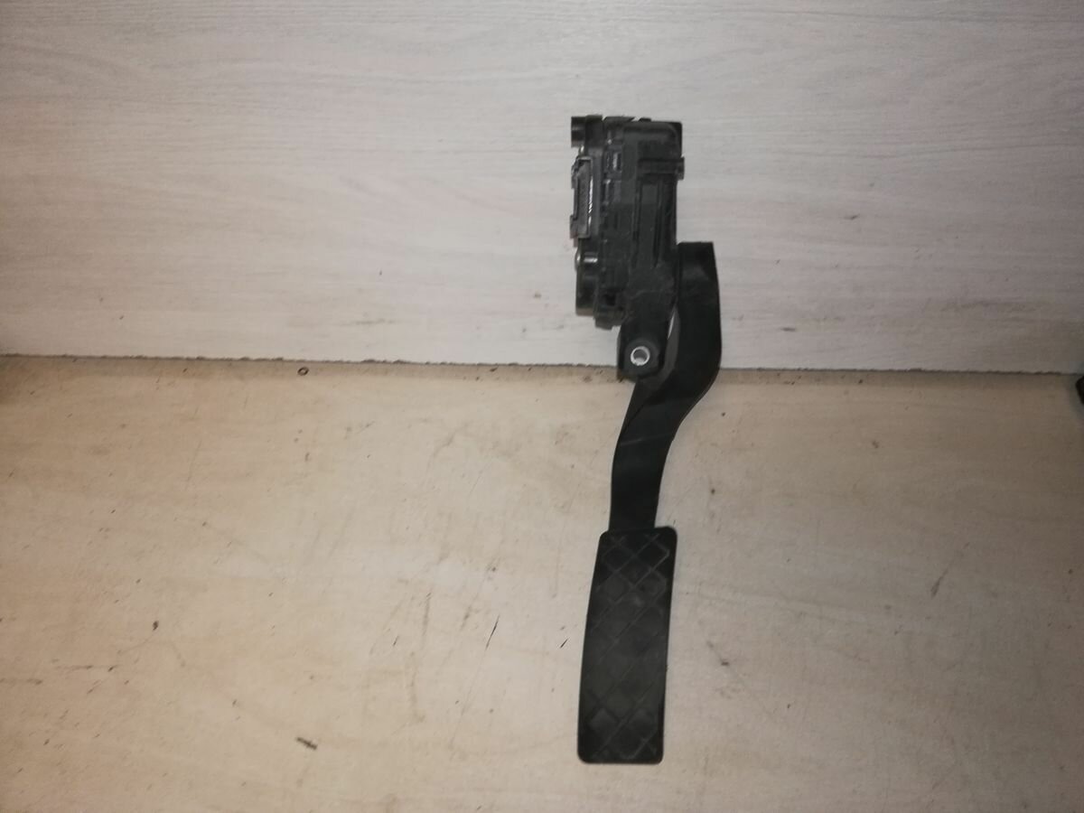 Электронная педаль газа Audi A4 8EI721523A 8EI721523A