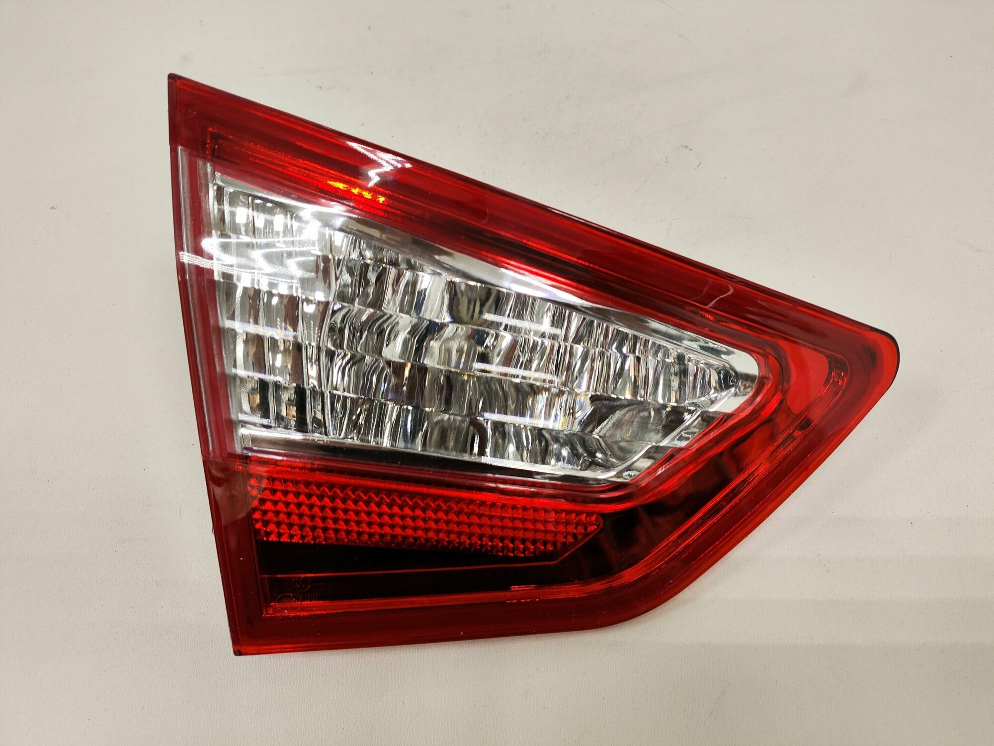 Фонарь задний левый на крышке Changan CS35 [1.6 16V 4AT внедорожник] S1010360300