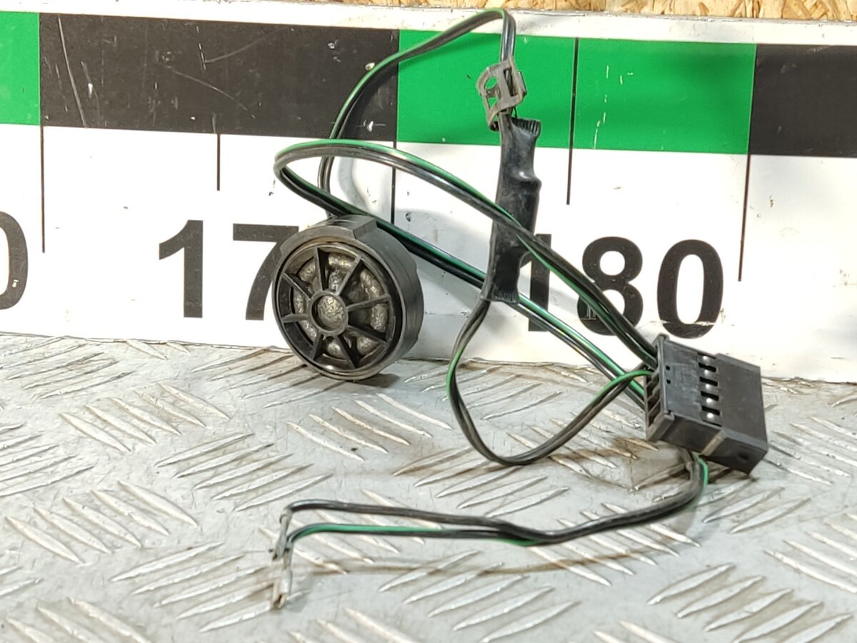 Динамик AUDI A4 B5 8D0035399