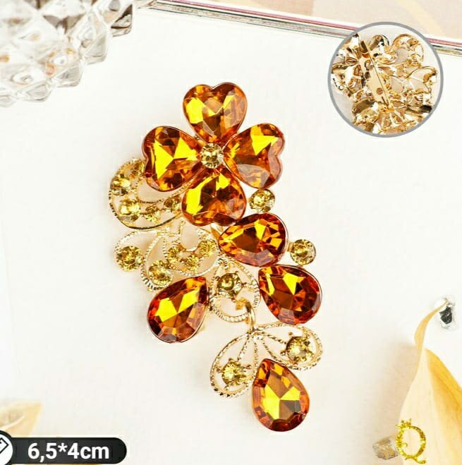 Брошь, стразы