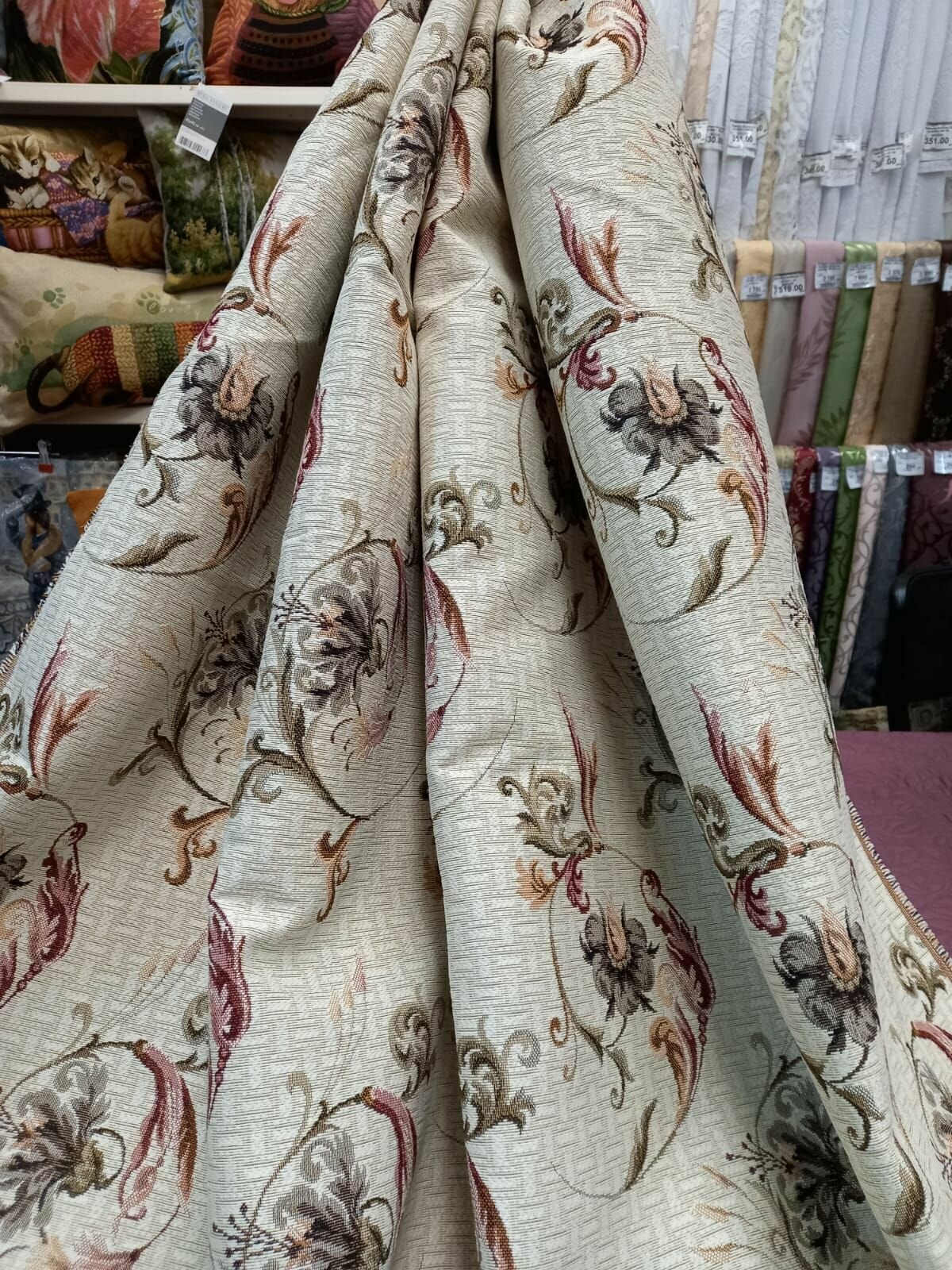 Ткань гобелен "Английский колокольчик, бежевый". Длина отреза 2,5 метра. Гобелен