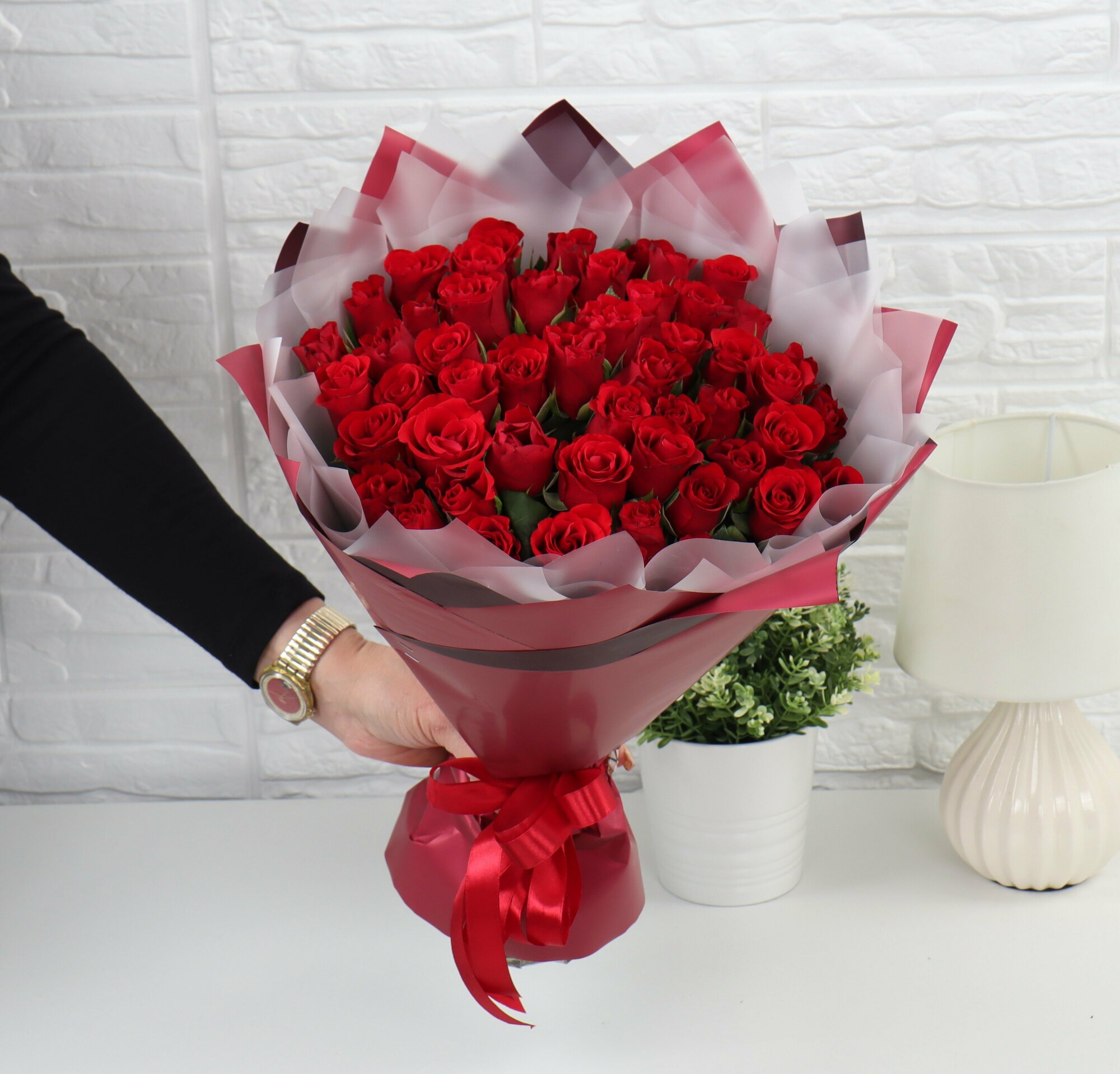 Монобукет THE FLOREAL красная роза 51 штука, высота 40 см, с бантом