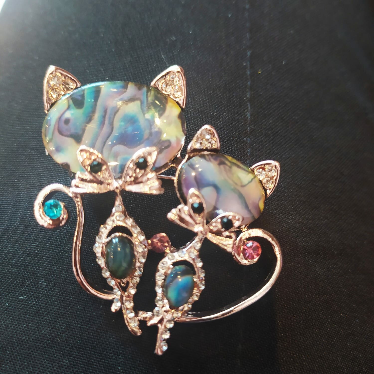 Брошь, стразы, эпоксидная смола