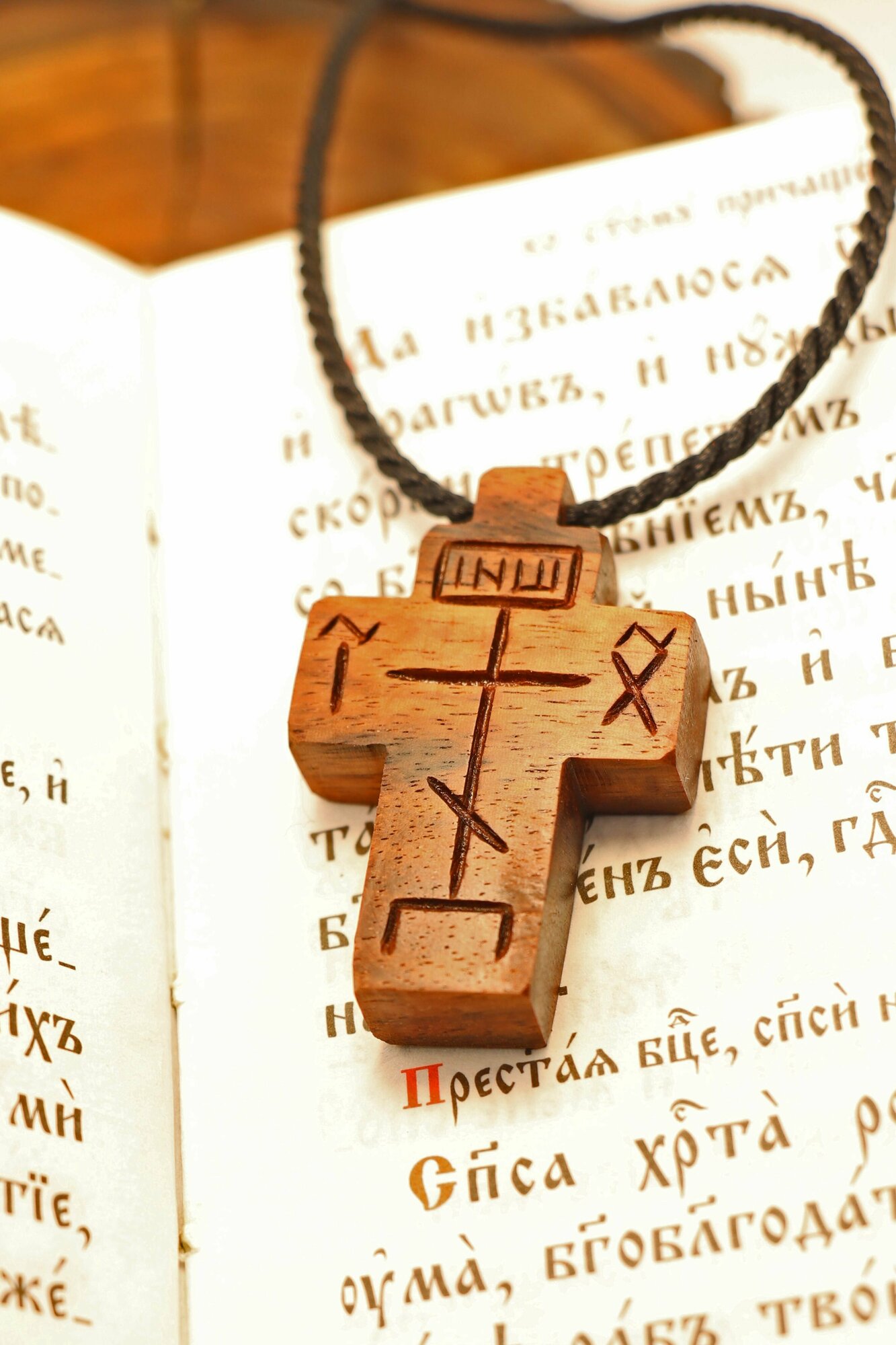 Нательный крест с перекладиной из палисандра