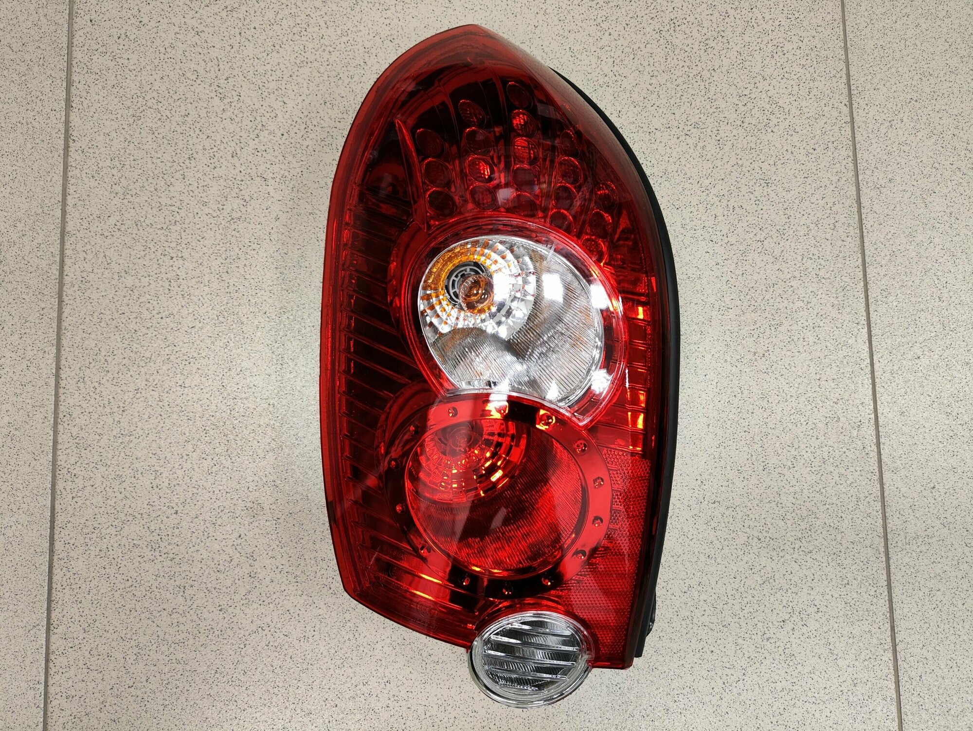 Фонарь задний левый Chery QQ6 [1.3 16V 5MT лифтбэк] S213773010