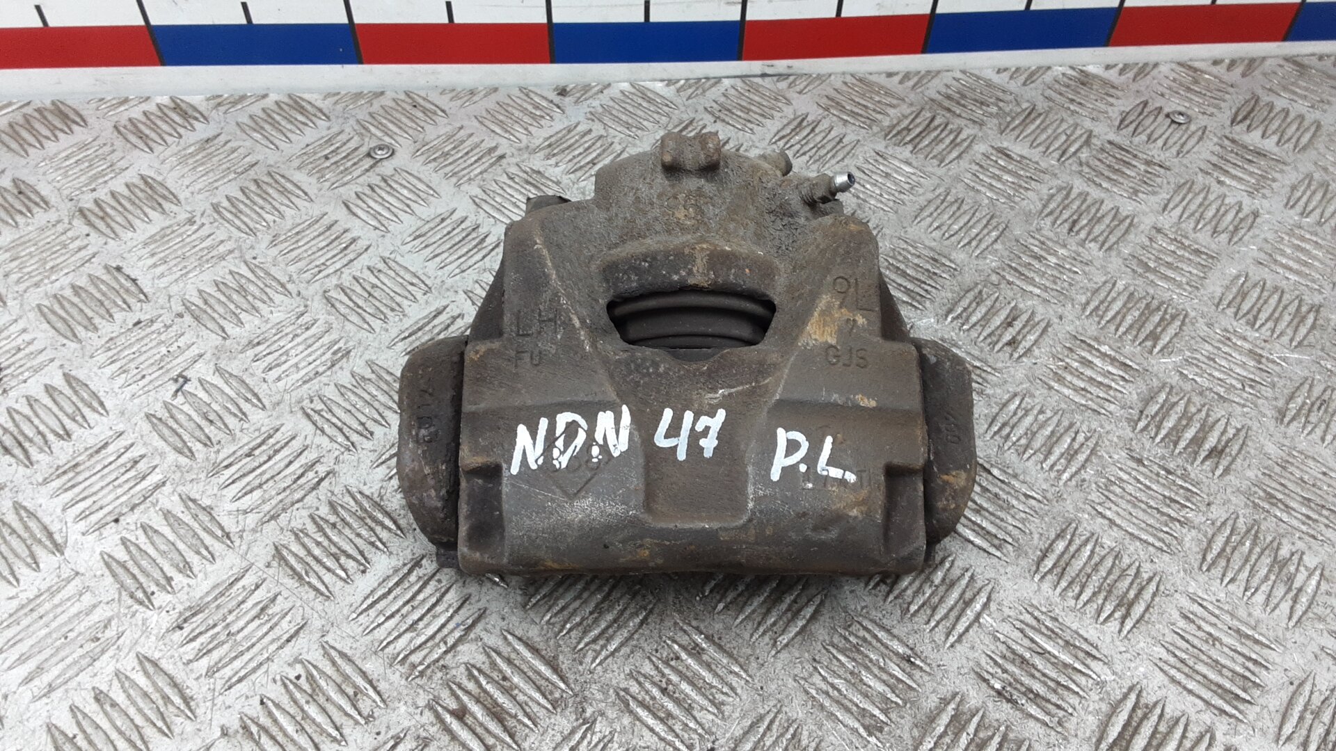 Суппорт тормозной передний левый RENAULT DUSTER 1