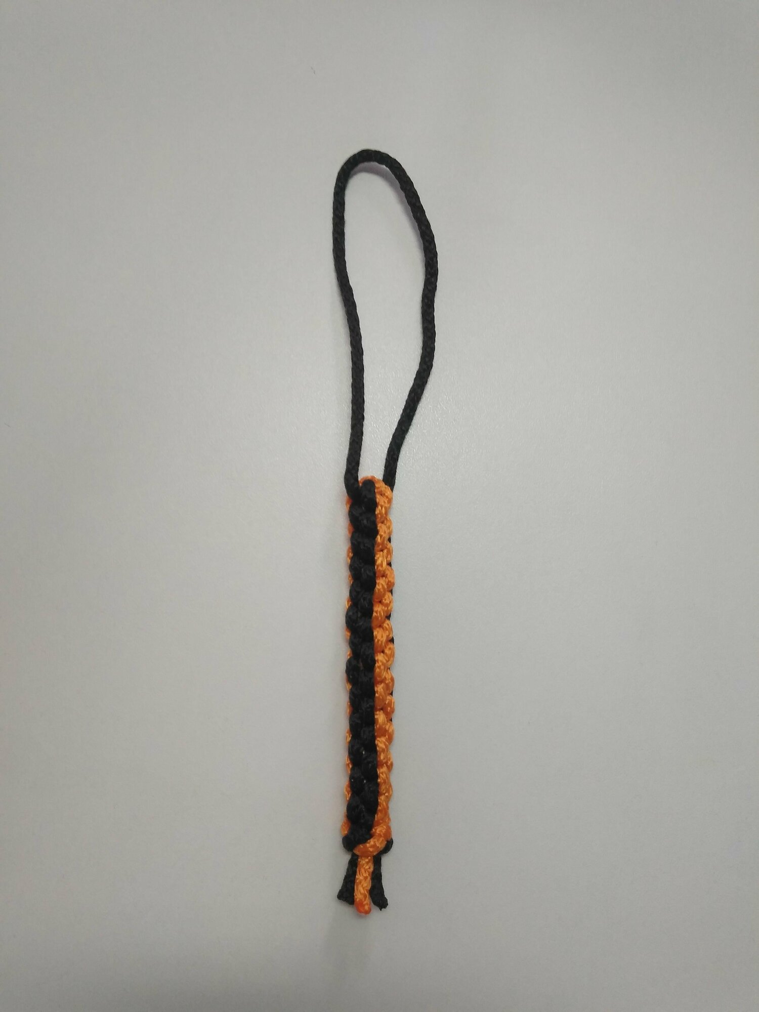 Темляк Pine Art "Square Stitch", для ножа, черно-оранжевый