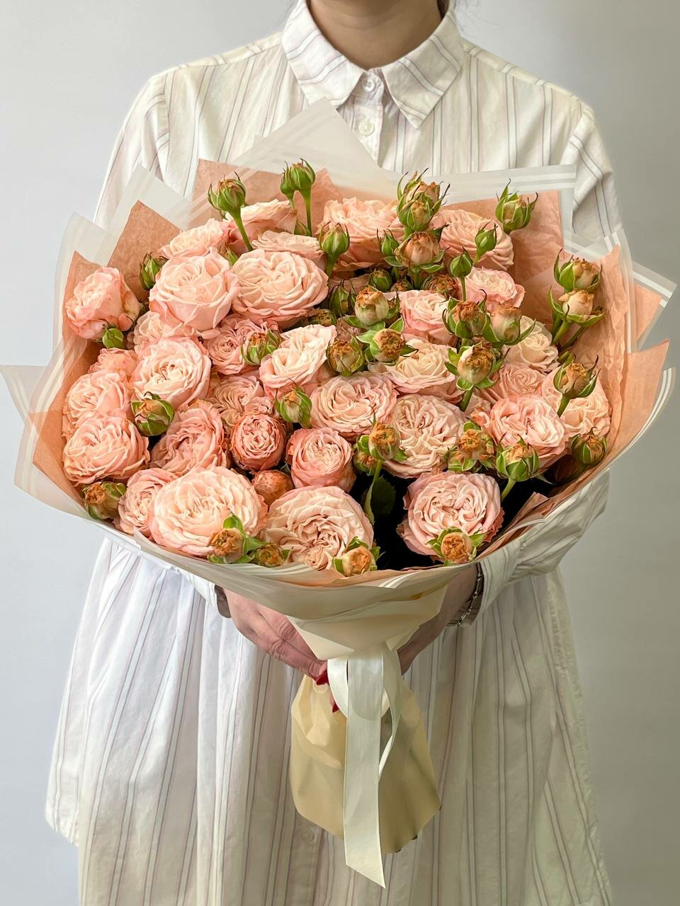 Букет Romashka Flowers «Брют», монобукет, из пионовидной розы, высота 50 см, 15 цветков