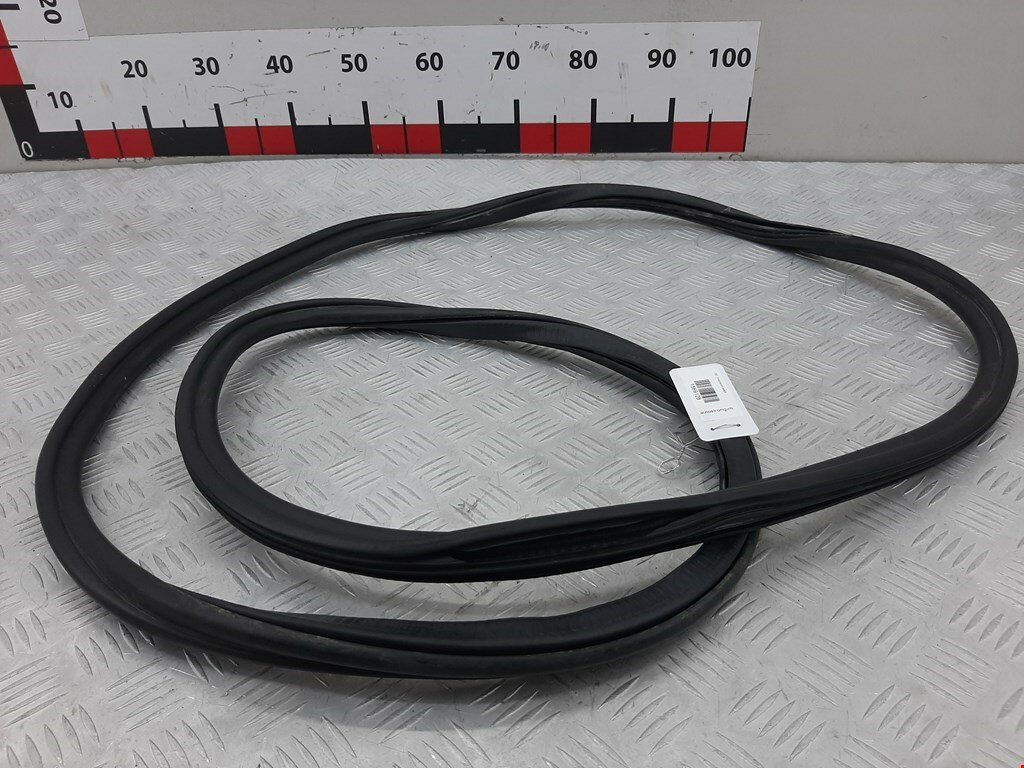 Уплотнитель двери Audi A4 B8 8K0831721H арт. 1569128