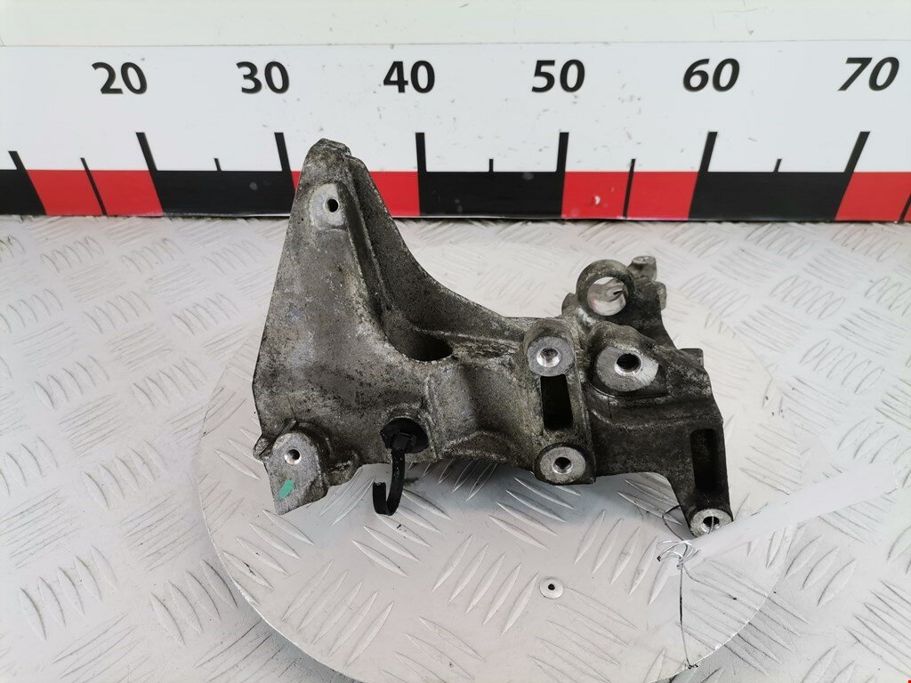 Кронштейн генератора Peugeot 308 5706N6 арт. 1492873
