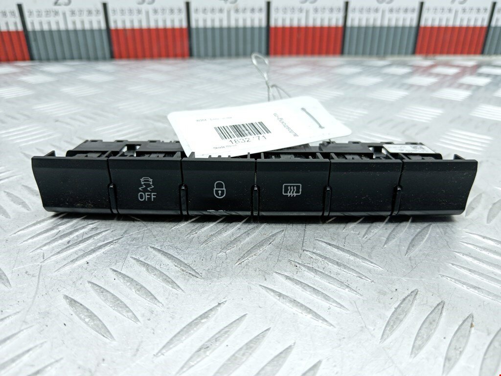 Блок кнопок Skoda Rapid 1 5JA927132AF арт. 1832771