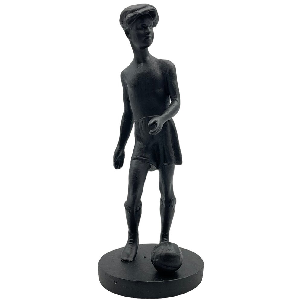 Чугунная статуэтка "Юный футболист" 2020-2024 гг. Автор Д. И. Народицкий, Касли, Россия